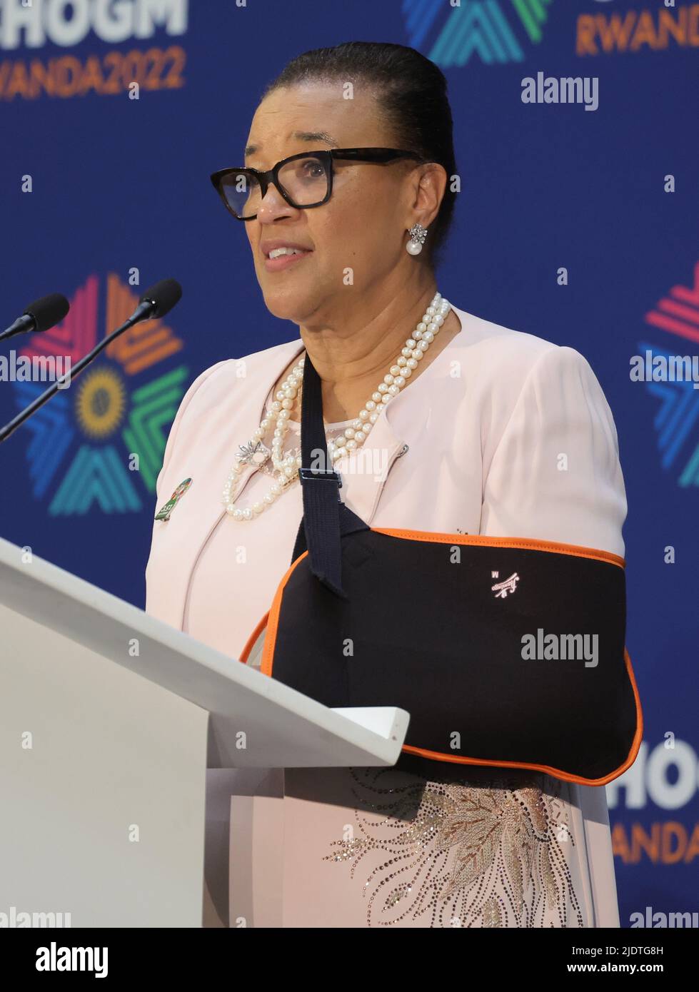 La baronne Scotland prononce un discours lors d'un événement violence ...