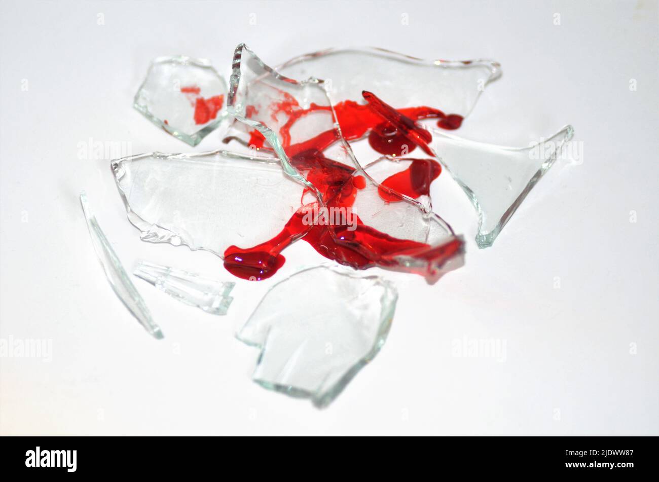 Broken glass blood Banque de photographies et d’images à haute ...