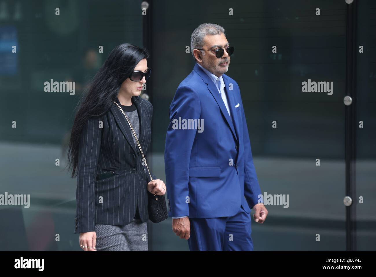 Rochelle Orr, la sœur de Rikki Neave quitte le Old Bailey, après que ...