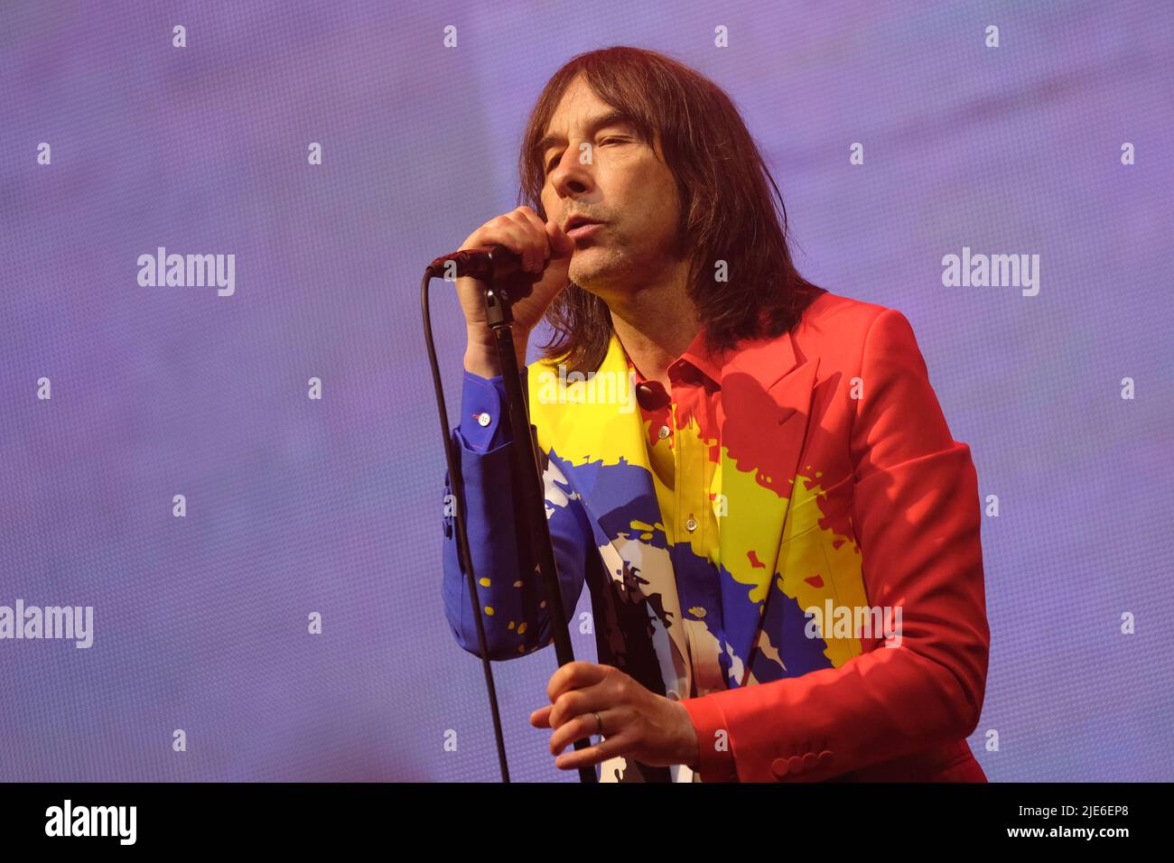 Chanteur du groupe de rock primal scream Banque de photographies et d ...