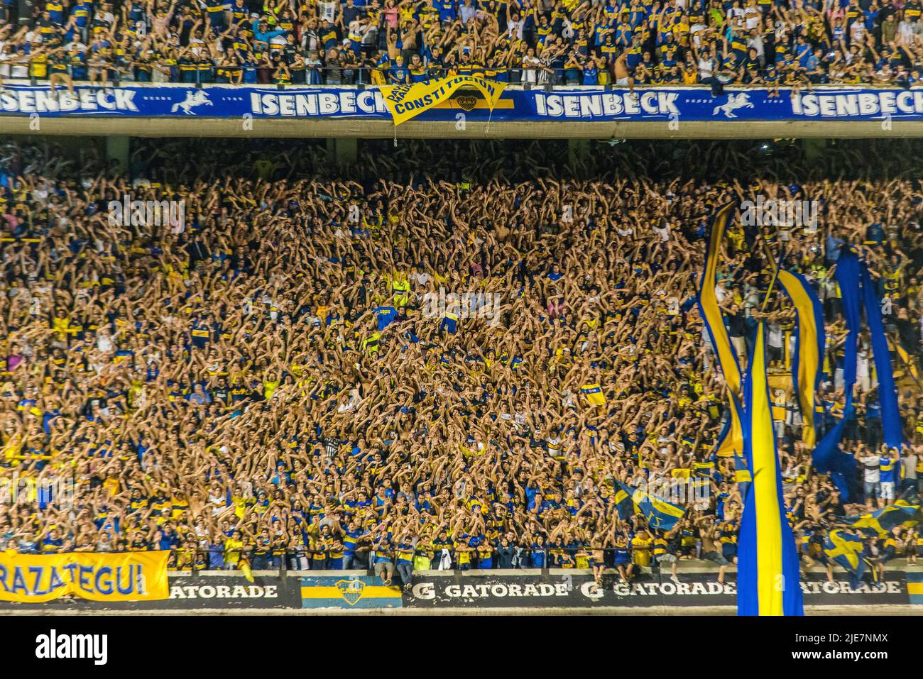 'La Hinchada', les supporters de Boca Juniors effectuent la montée de ...