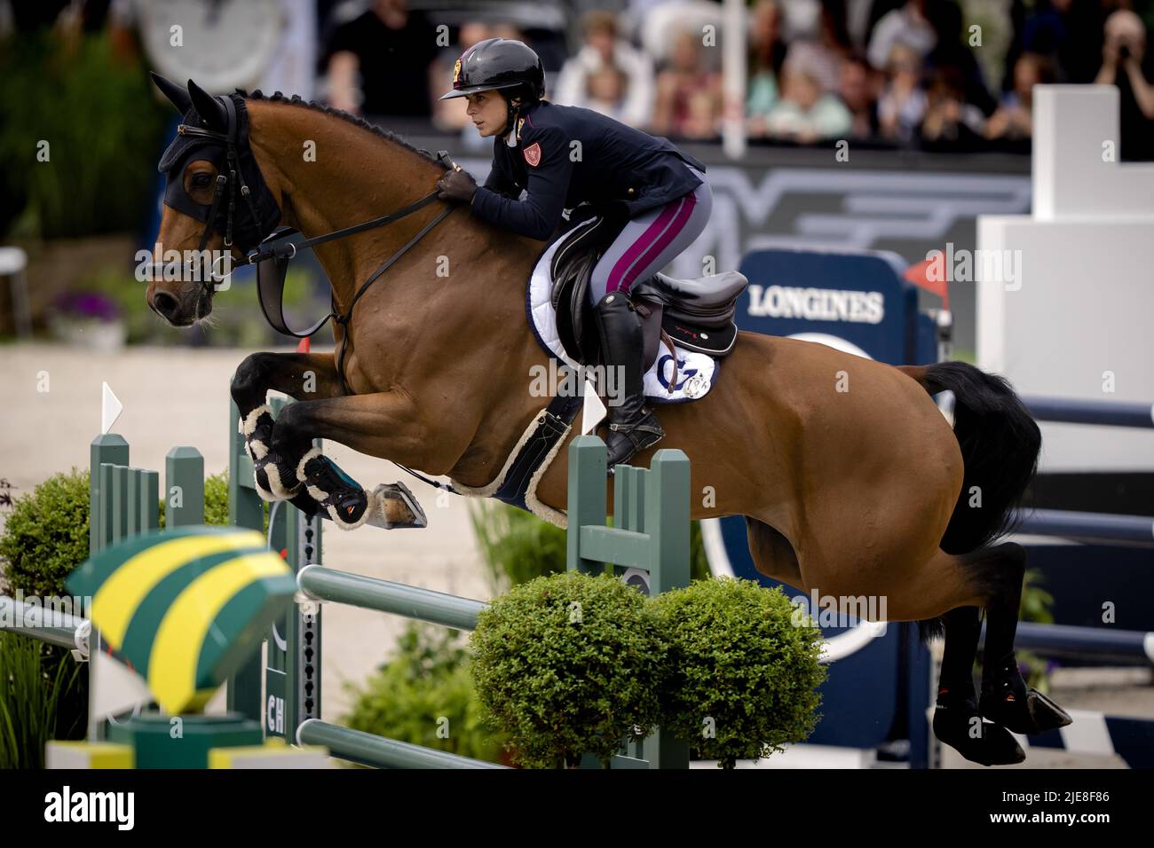 ROTTERDAM - Francesca Ciriesi (Italie) en action pendant le saut de la ...