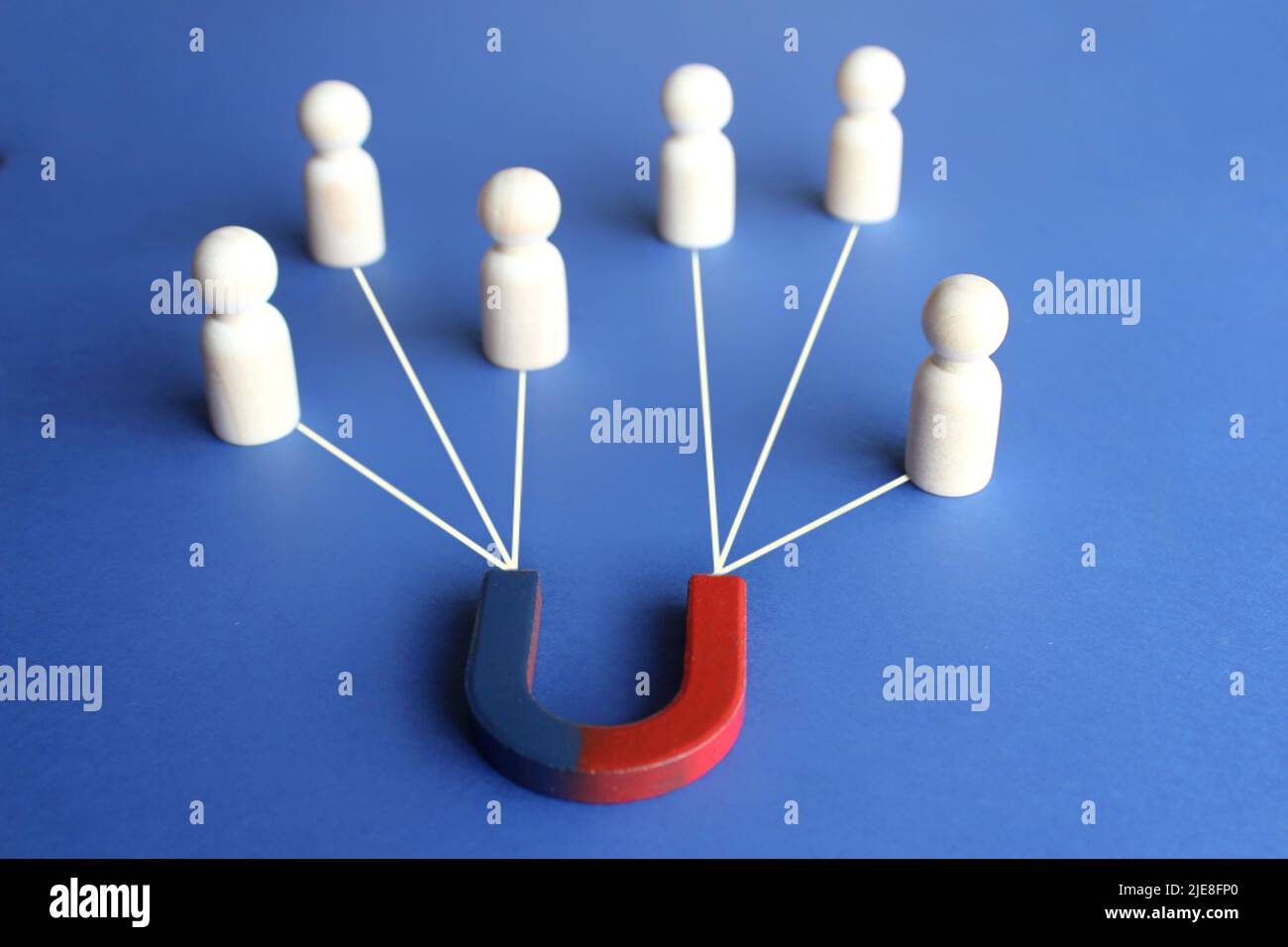 MagNet attire les poupées des employés candidats. Embauche du personnel ...