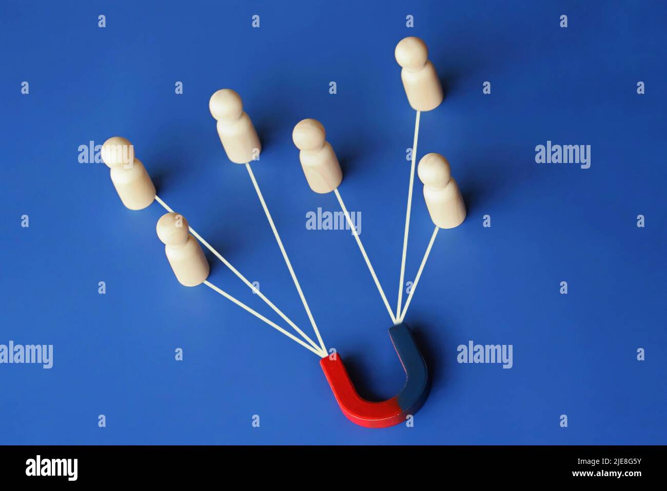 MagNet attire les poupées des employés candidats. Embauche du personnel ...