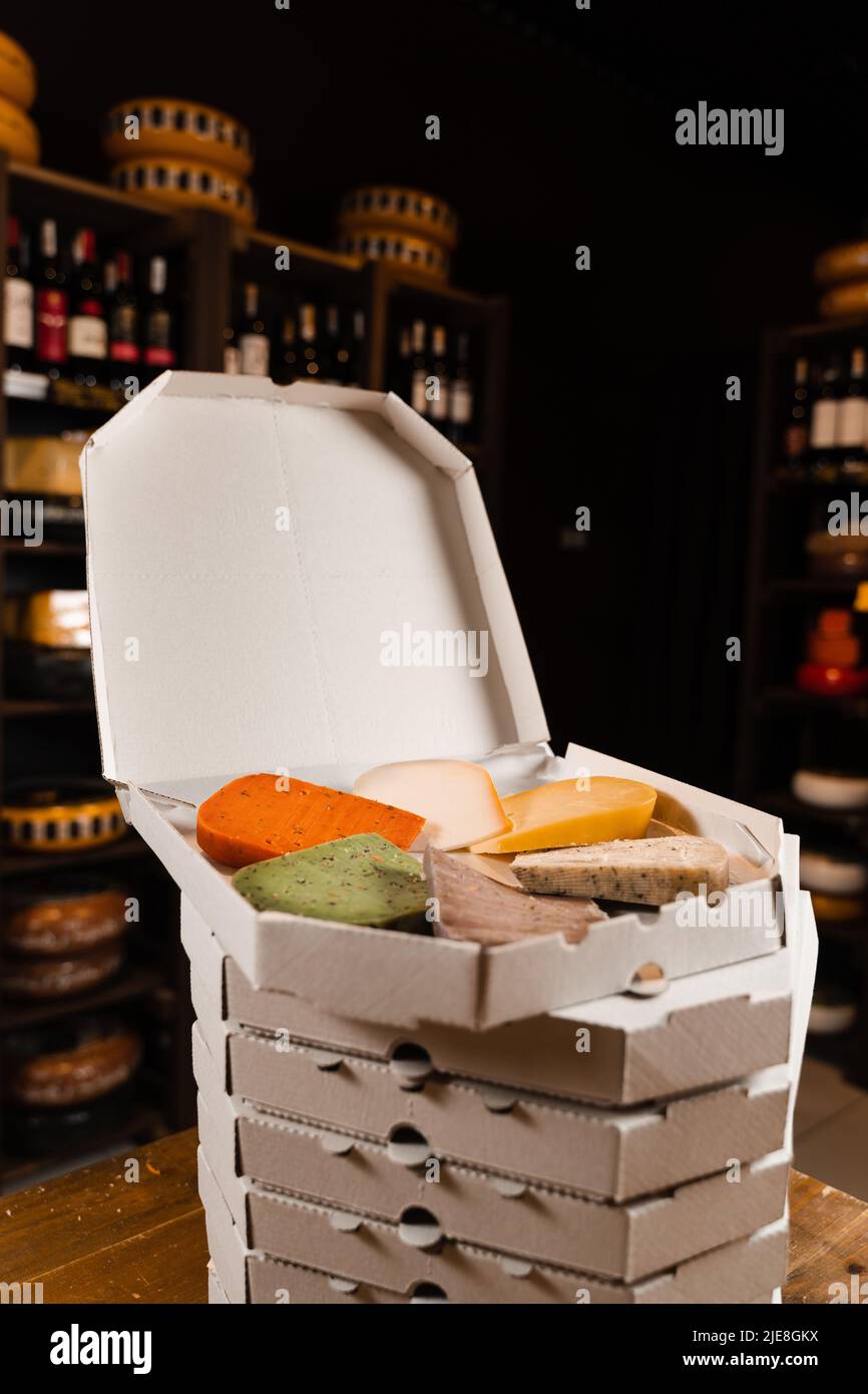 Mélange de jeune Gouda, jeune chèvre, fromage de lavande et fromages de ...