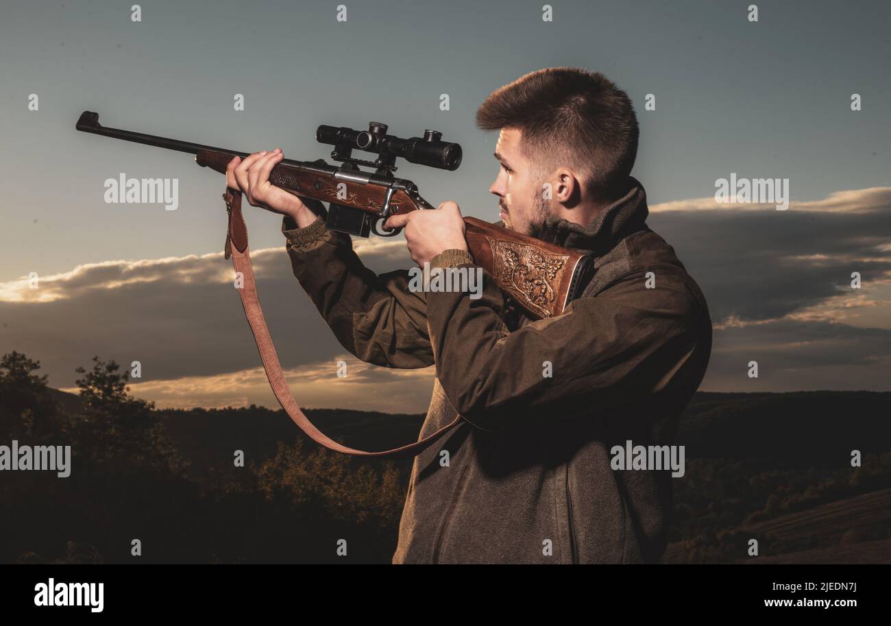 Matériel de chasse - matériel et fournitures de chasse. Chasseur avec ...