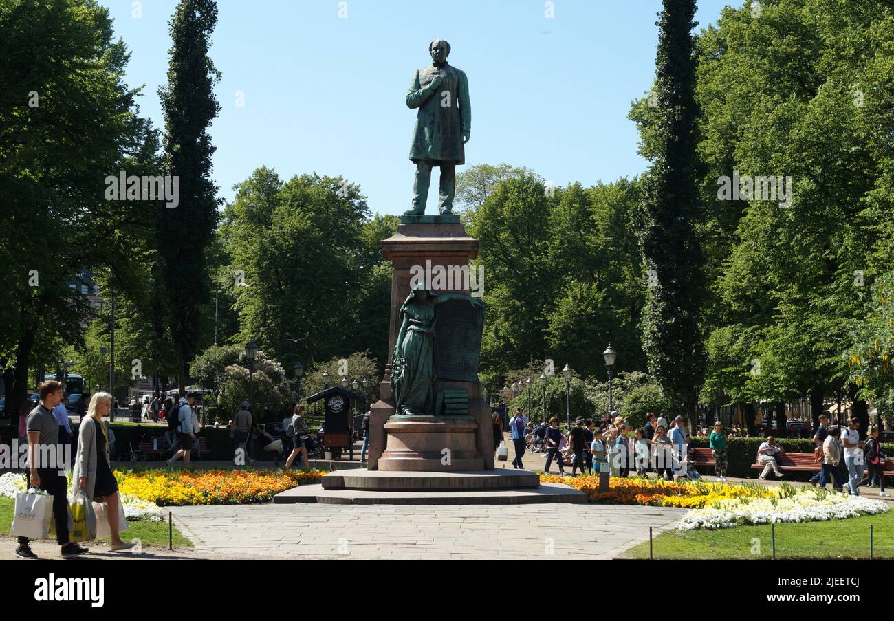 Statue de Johan Ludvig Runeberg, par Walter Runeberg, inaugurée en 1885 ...