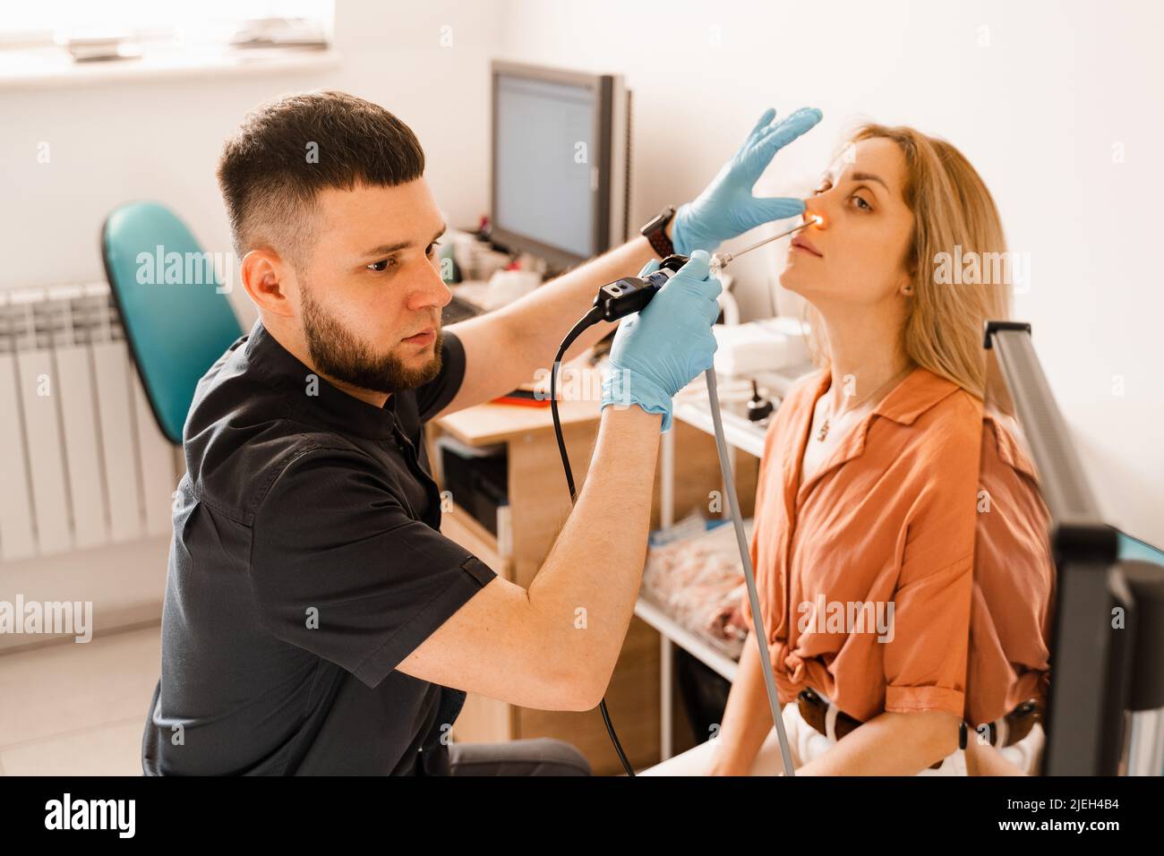 Endoscopie nasale. Procédure de Rhinoscopie avec rhinoscope. ORL ...