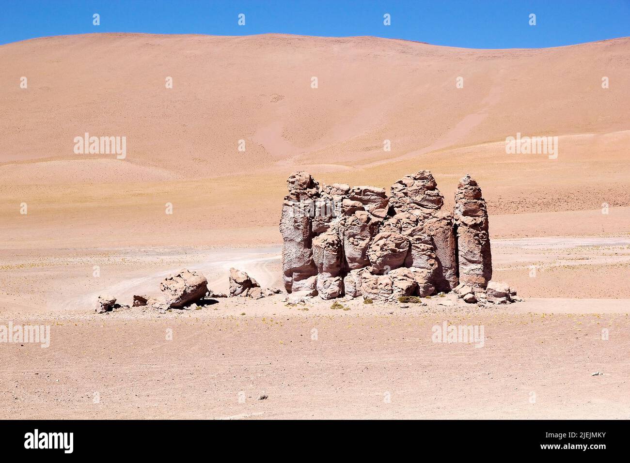 Les monolithes géologiques, les Monks Pakana, près de Salar la Tara ...