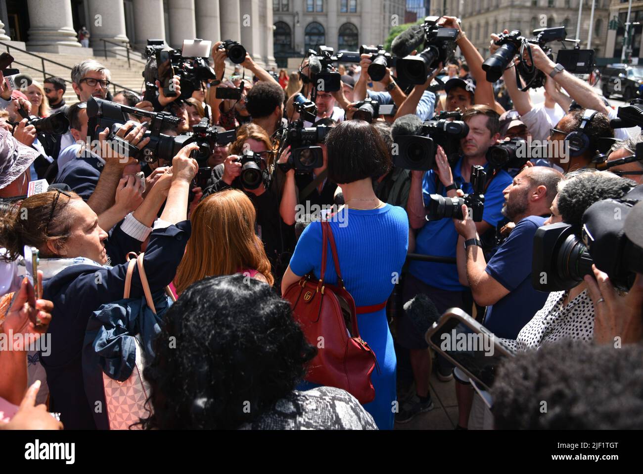 Elizabeth Stein, au centre, et Sarah Ransome, à droite, les victimes ...