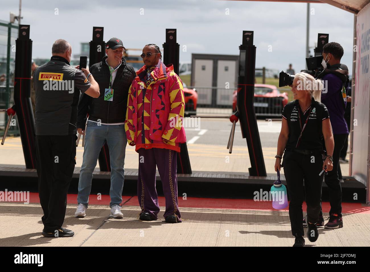 Mercedes lewis hamilton paddock day circuit silverstone Banque de ...