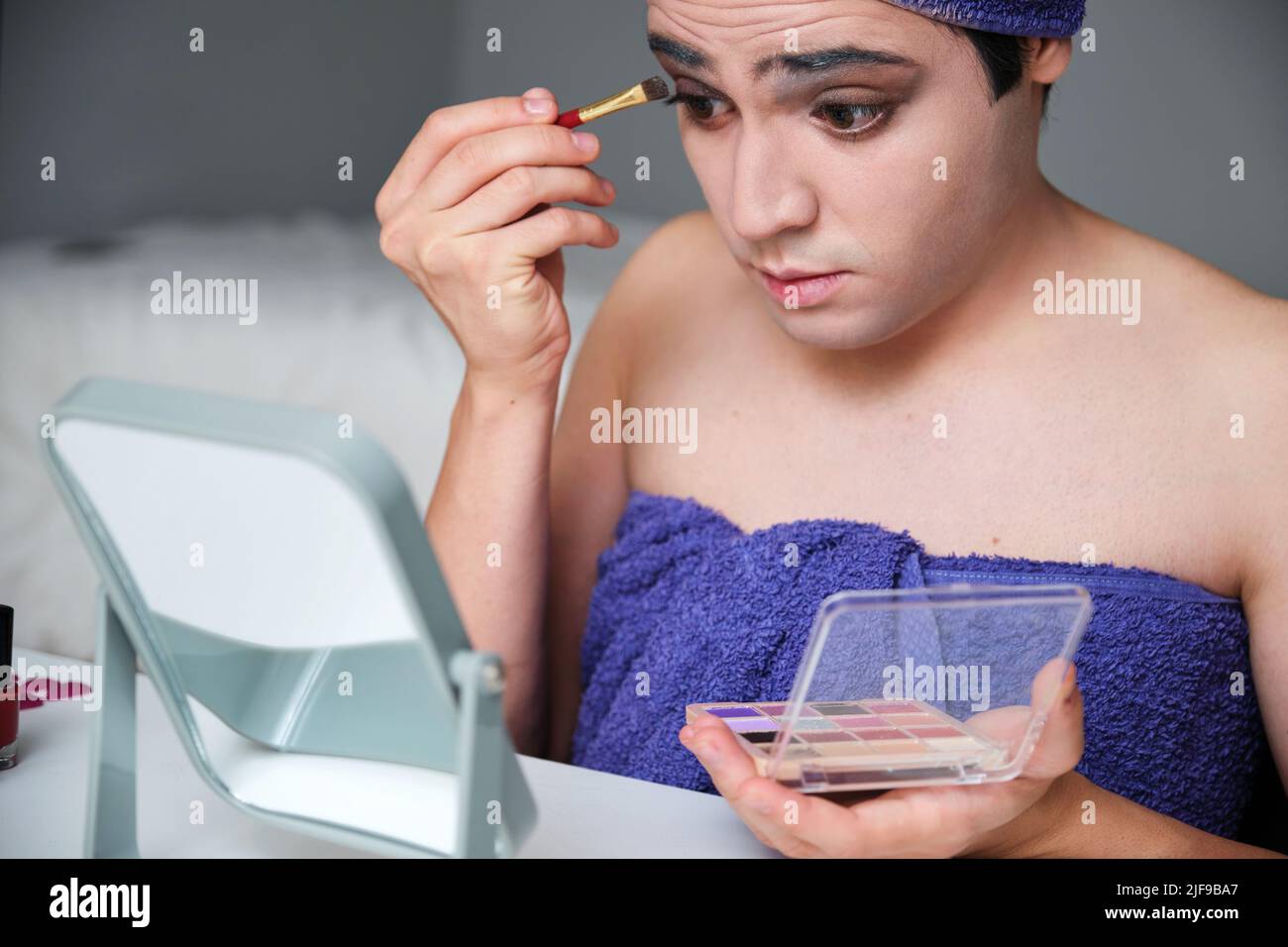 Homme transgenre Banque de photographies et d’images à haute résolution ...