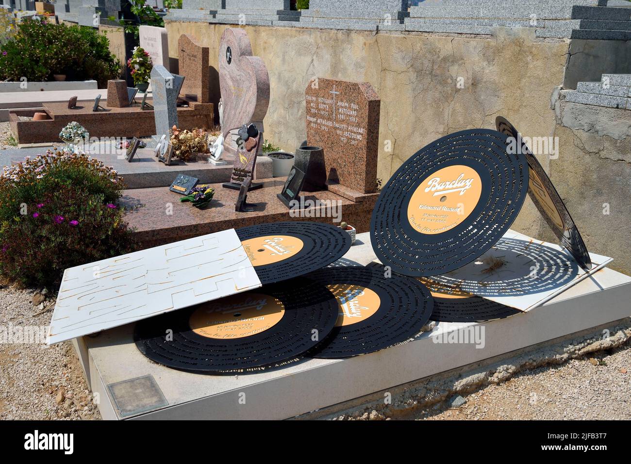 France, Var, Saint-Tropez, cimetière maritime sur le chemin des ...