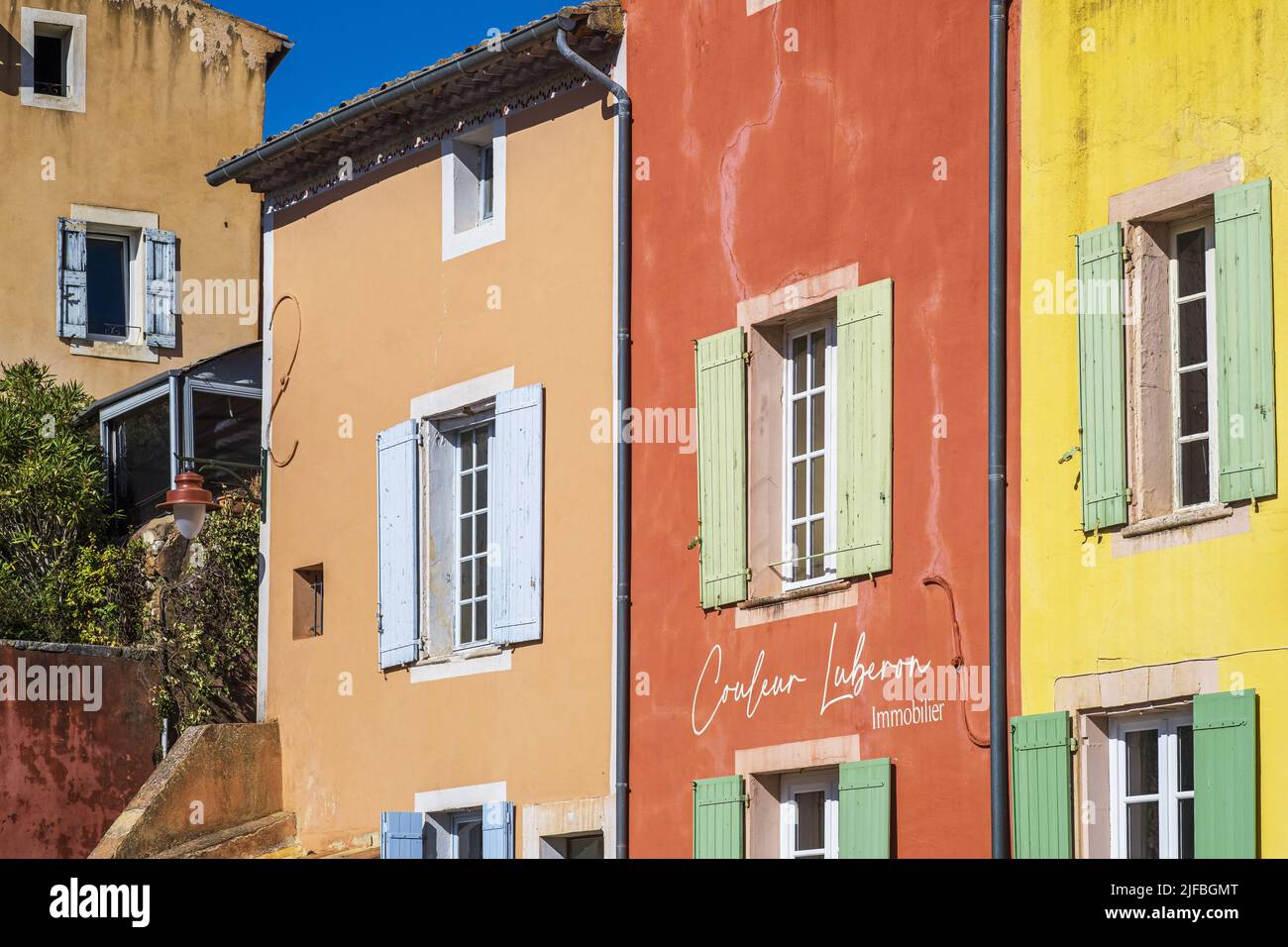 France, Vaucluse, Parc naturel régional du Luberon, Roussillon ...