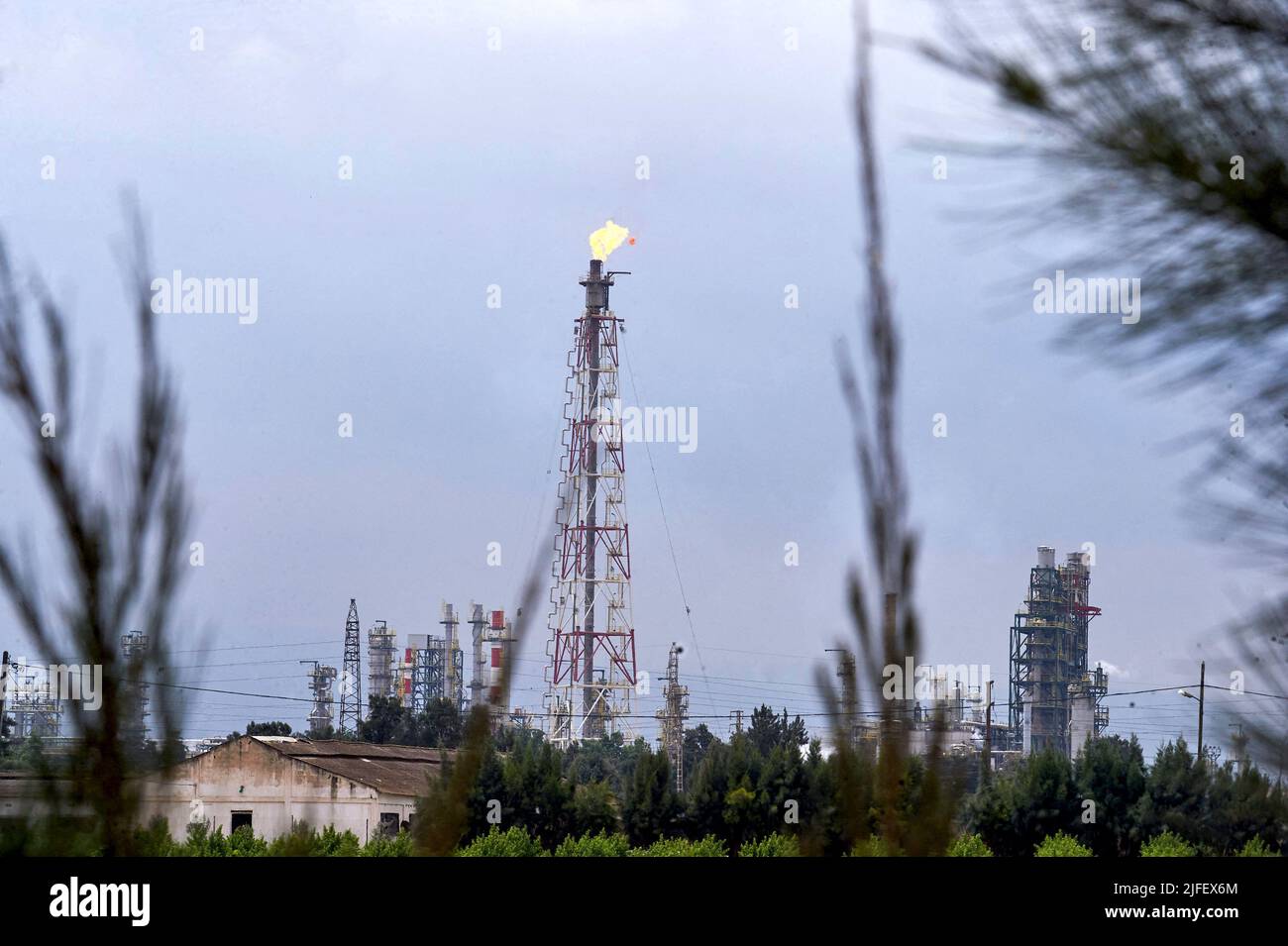 Image de la raffinerie de Sidi Rezine (ou Sidi R'cine), située à Baraki ...