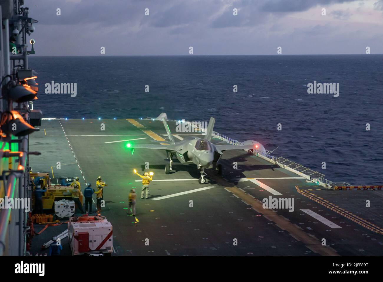 Un avion F-35B Lightning II du corps des Marines des États-Unis avec l ...