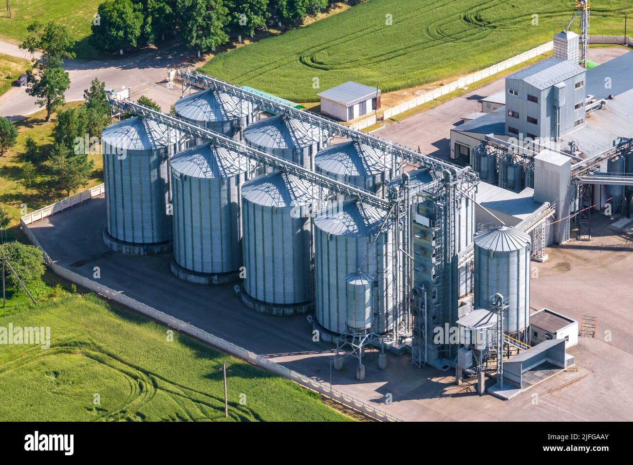 vue aérienne sur les silos agro-alimentaires élévateur de granary sur l ...