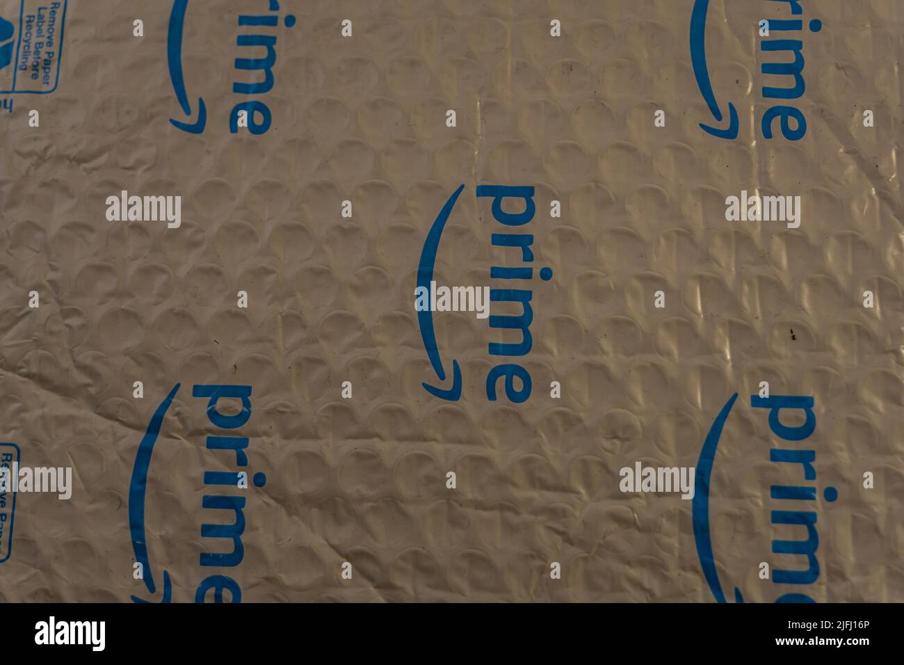 Amazon envelope Banque de photographies et d’images à haute résolution ...