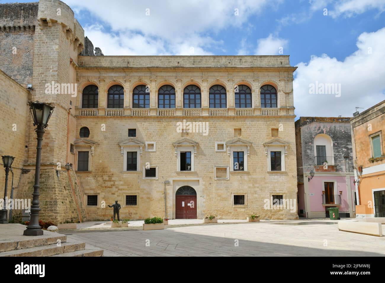 La place de la ville dans le centre historique de Tricase, un village ...