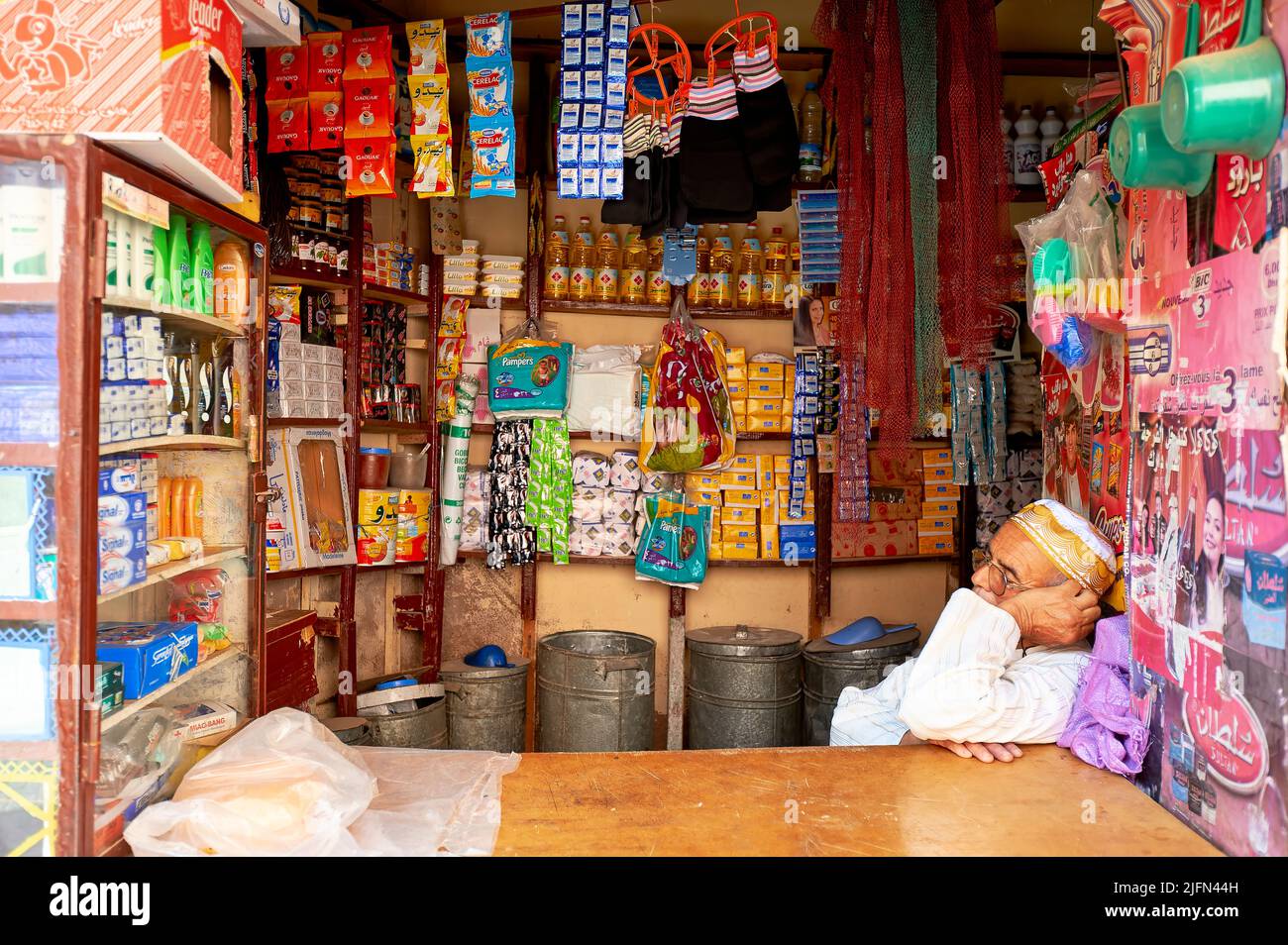 épicier maroc Banque de photographies et d’images à haute résolution ...