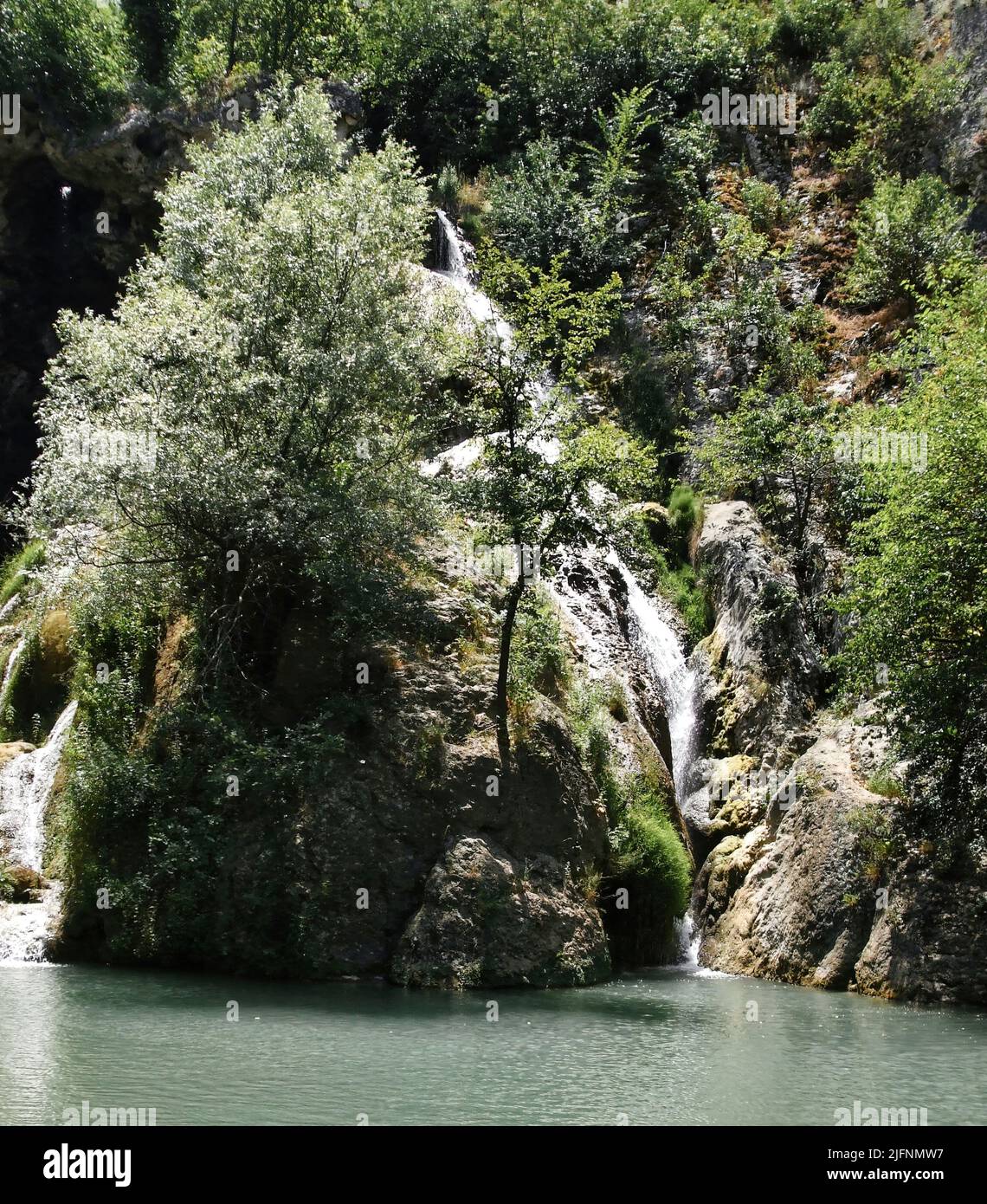 La cascade de Hotnishki, ou Kaya Bunar, est une cascade sur la rivière ...