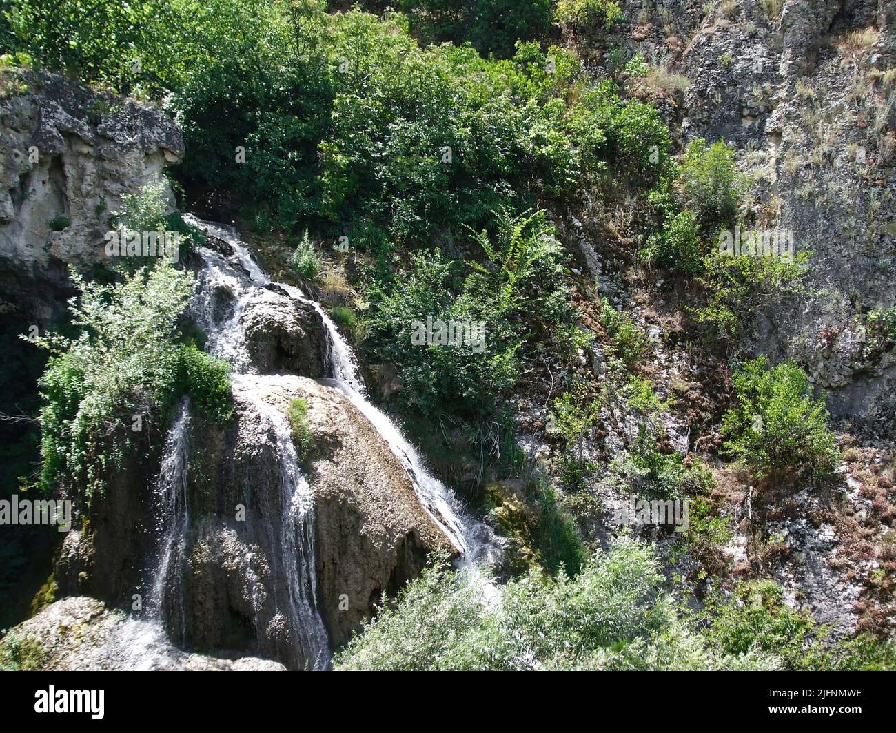La cascade de Hotnishki, ou Kaya Bunar, est une cascade sur la rivière ...
