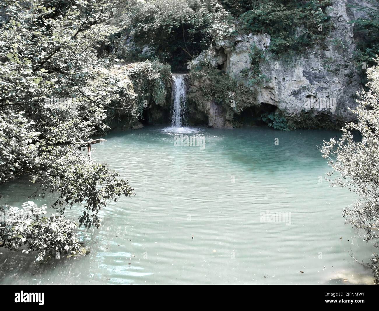 La cascade de Hotnishki, ou Kaya Bunar, est une cascade sur la rivière ...