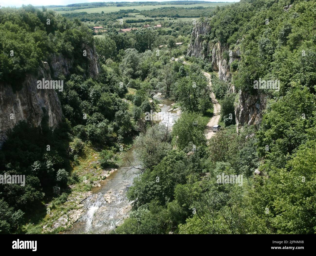 La cascade de Hotnishki, ou Kaya Bunar, est une cascade sur la rivière ...
