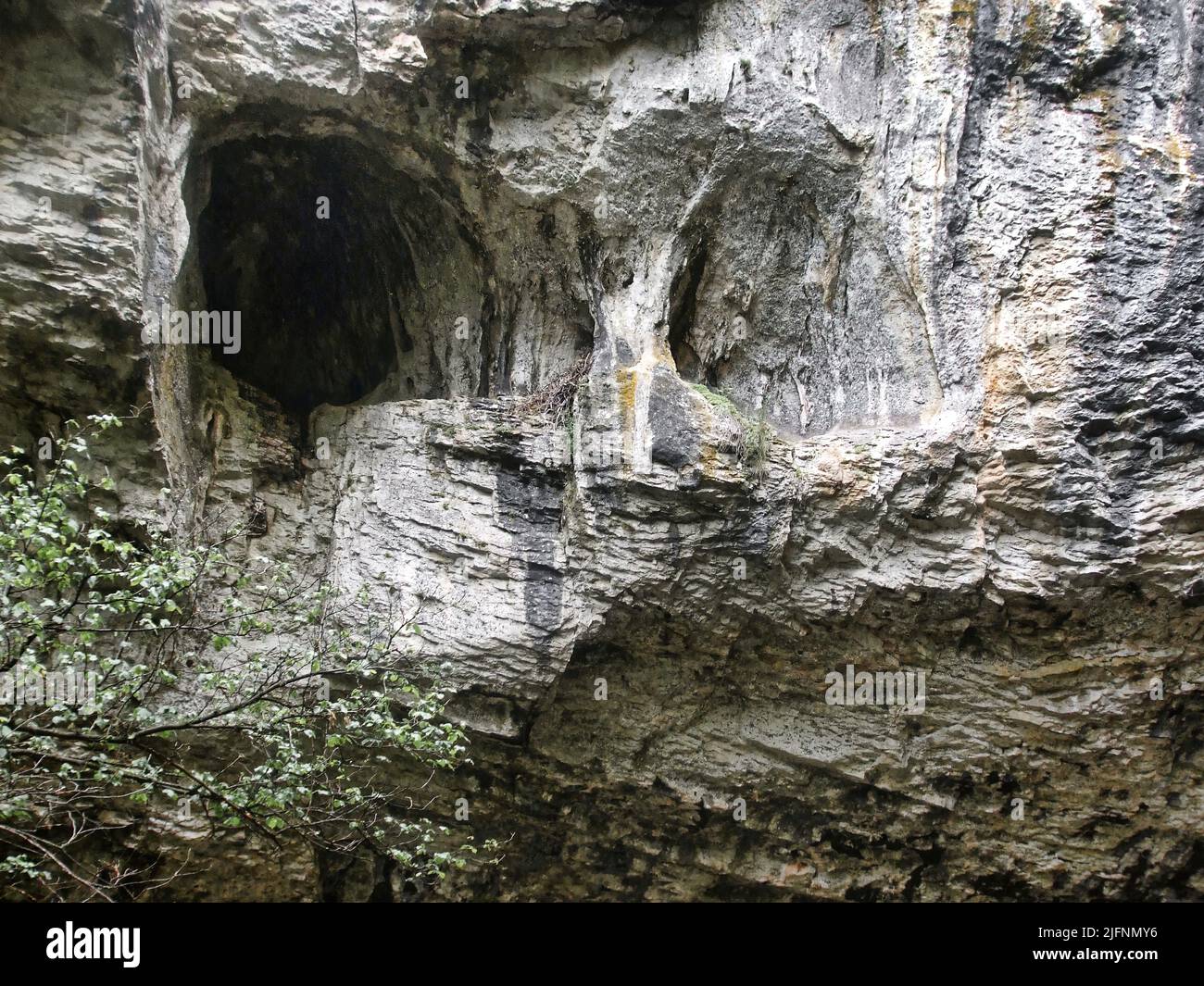 La cascade de Hotnishki, ou Kaya Bunar, est une cascade sur la rivière ...
