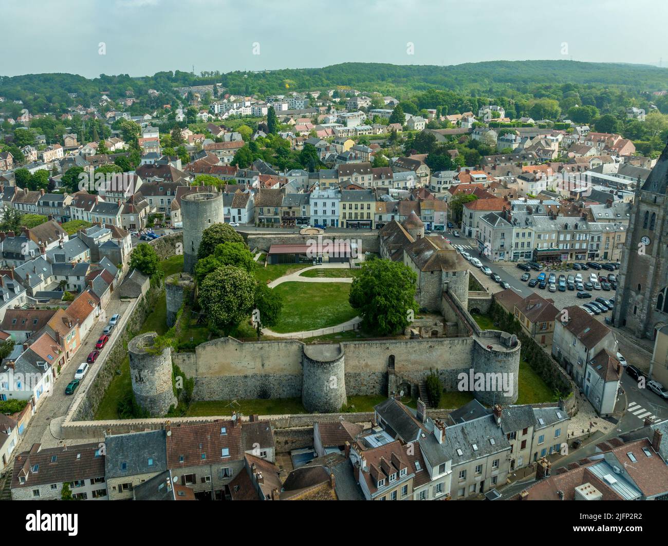 Vue aérienne du château de Dourdan caractéristique de l'architecture ...