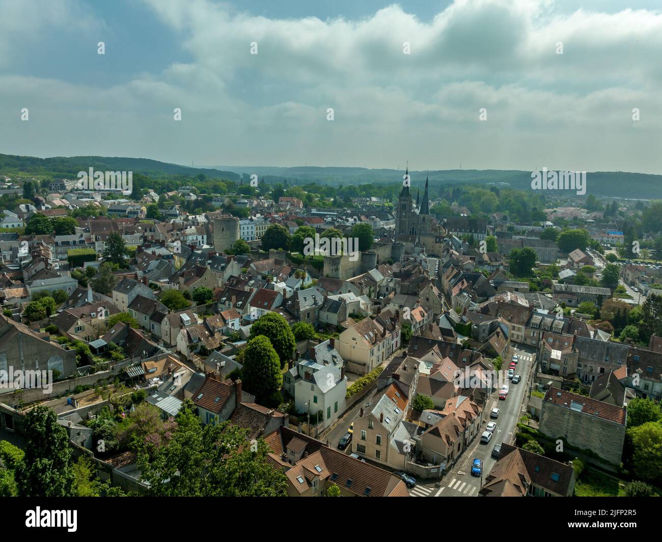 Vue aérienne du château de Dourdan caractéristique de l'architecture ...