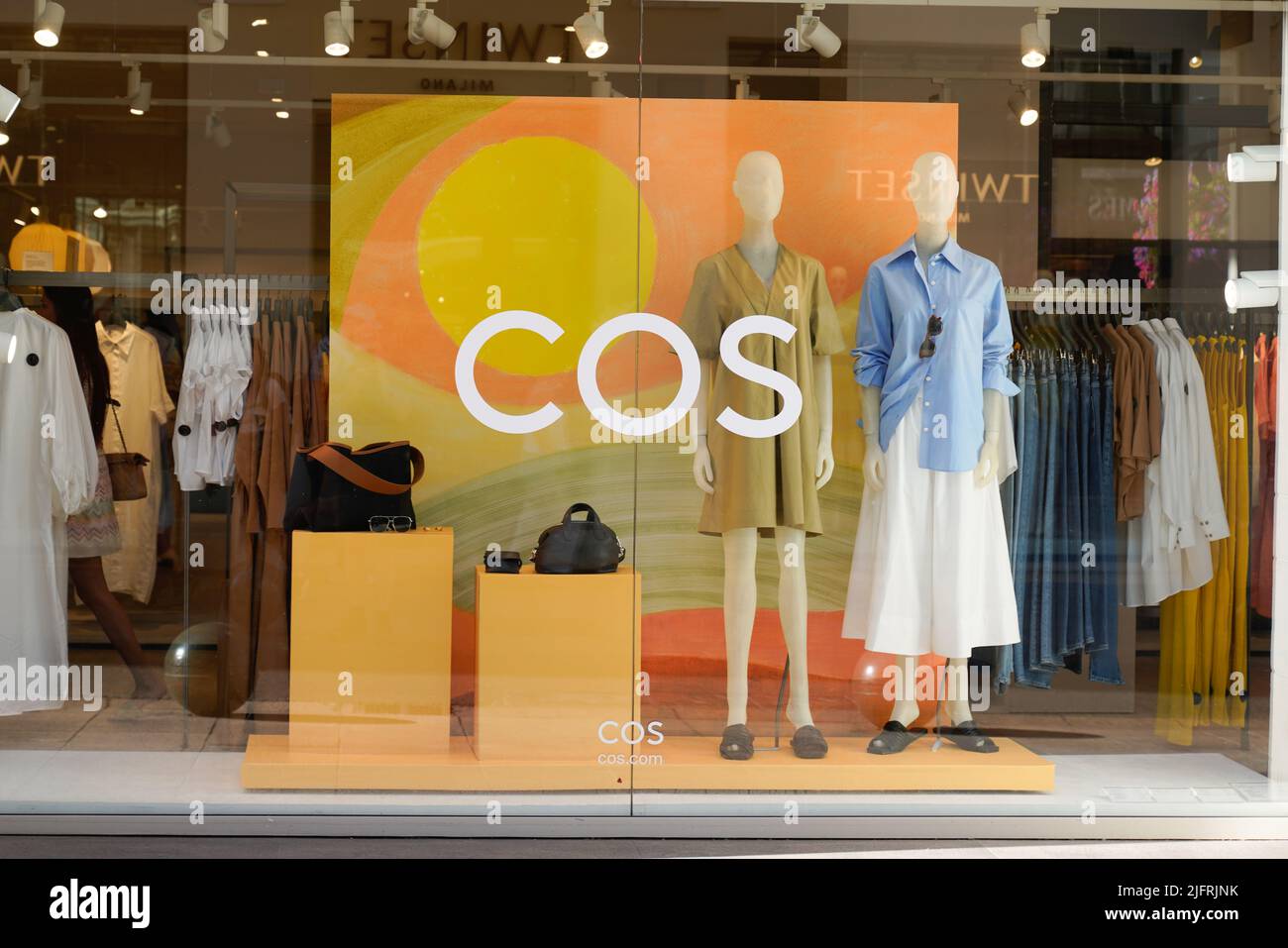 Cos logo Banque de photographies et d’images à haute résolution - Alamy