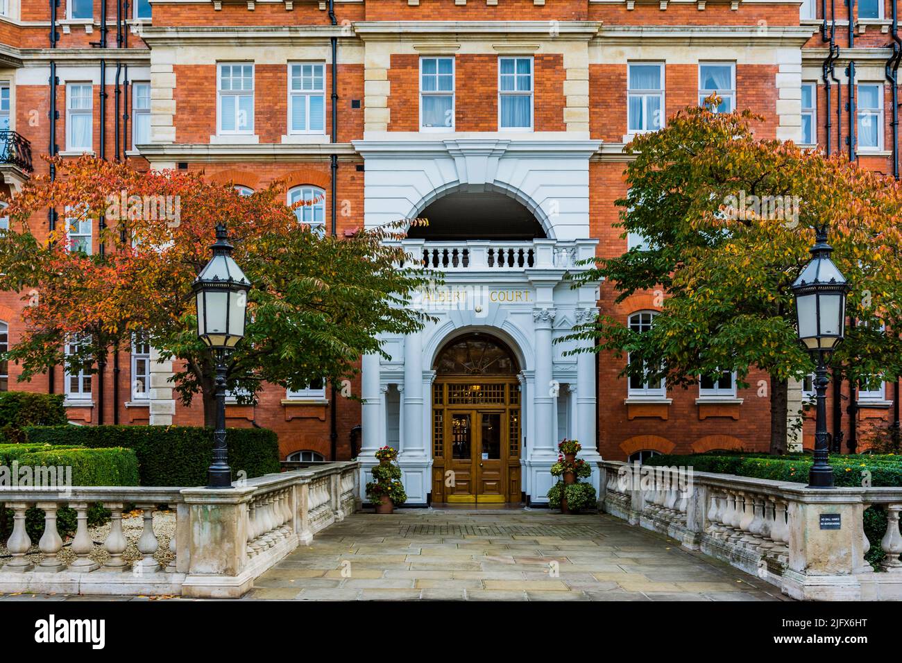 Albert court a été construit en 1890 par Frederick Hemings et est ...