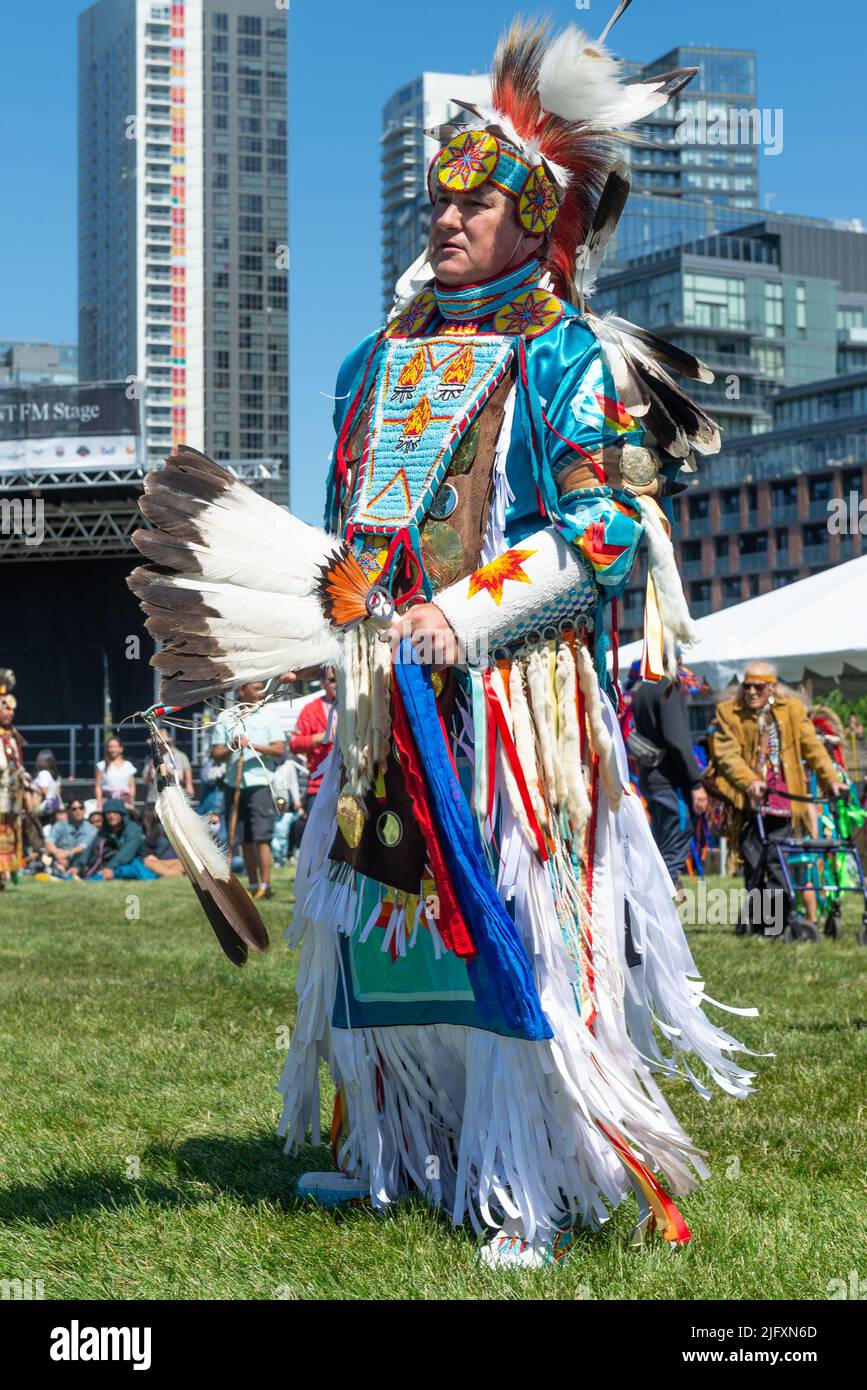 Aboriginal canadian dance Banque de photographies et d’images à haute ...