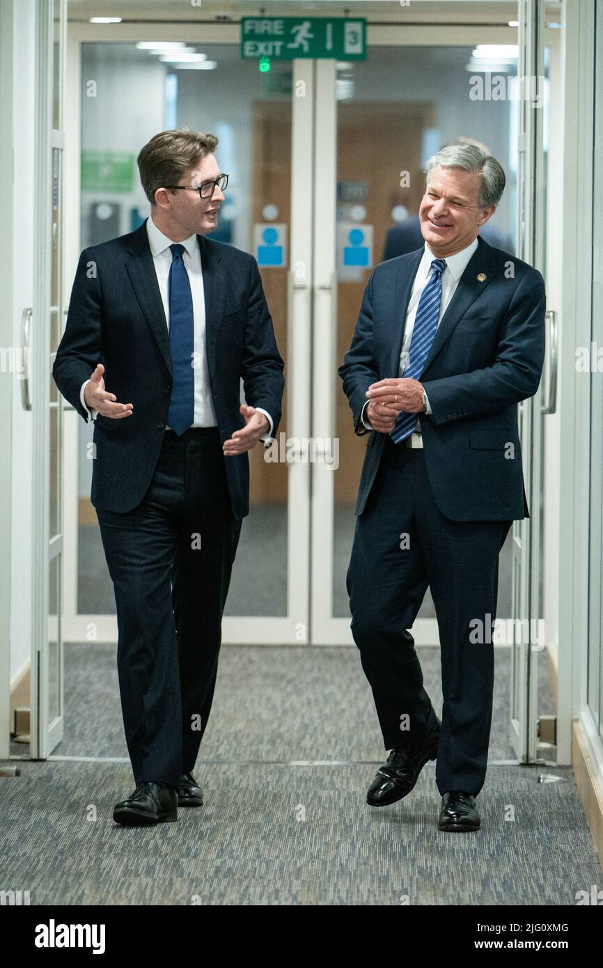 MI5 le directeur général Ken McCallum (à gauche) et le directeur du FBI ...