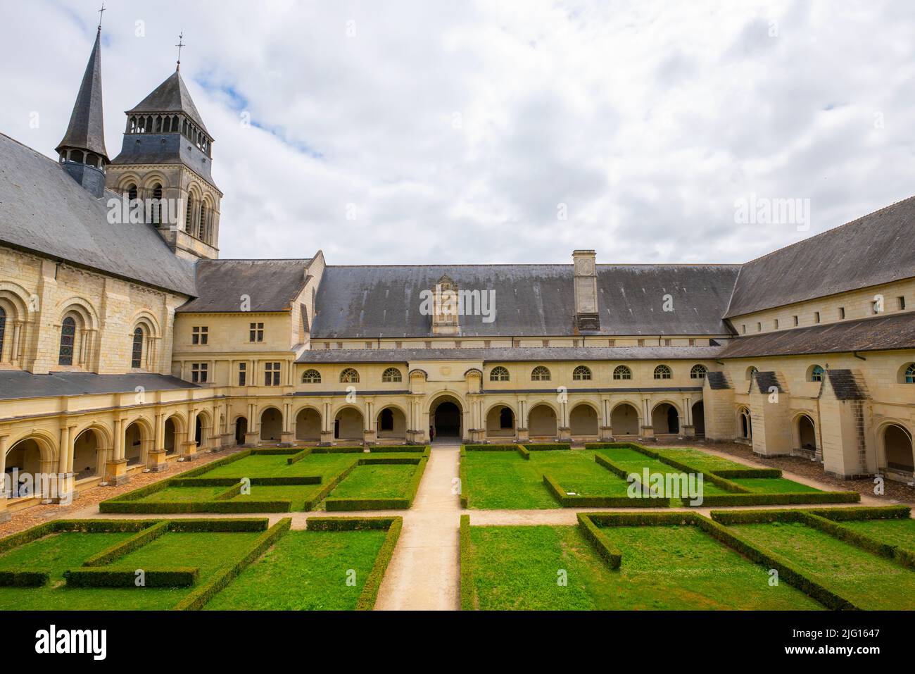 L'Abbaye royale de notre-Dame de Fontevraud ou Fontevrault (en français ...