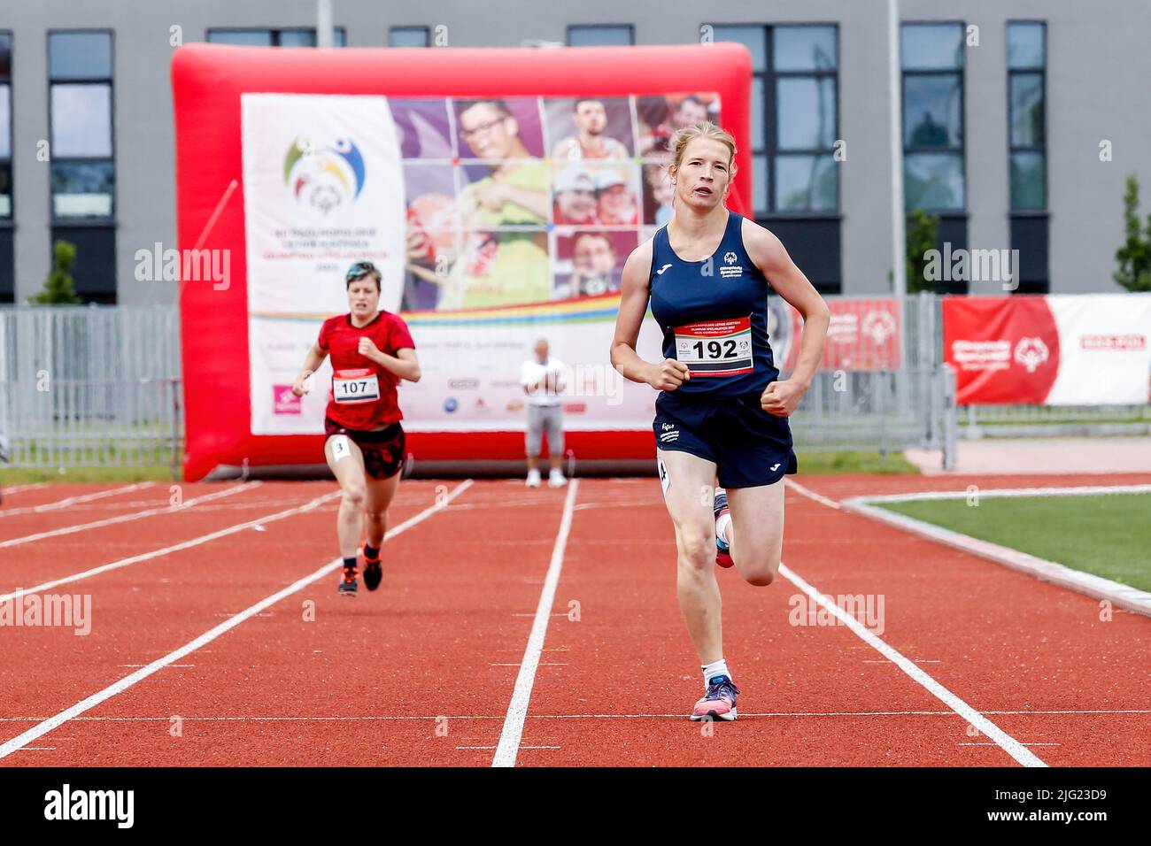 Les athlètes polonais participent à une course de 400 mètres lors des ...
