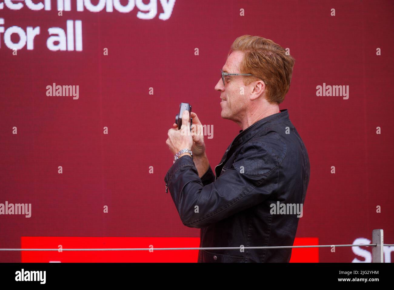 LE rocker AMÉRICAIN Alison Mosshart est photographié sur le podium par ...