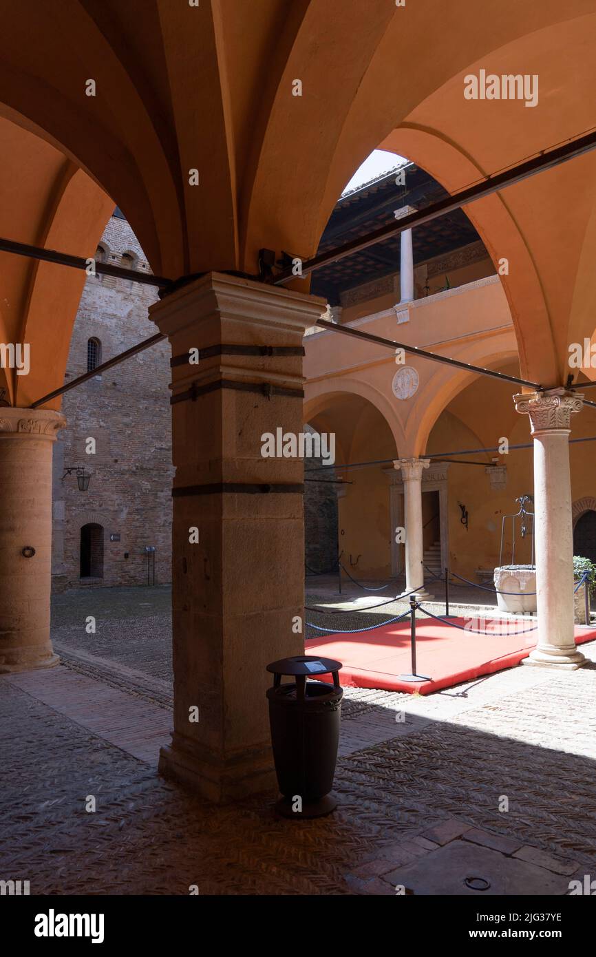 Château de gradara Banque de photographies et d’images à haute ...