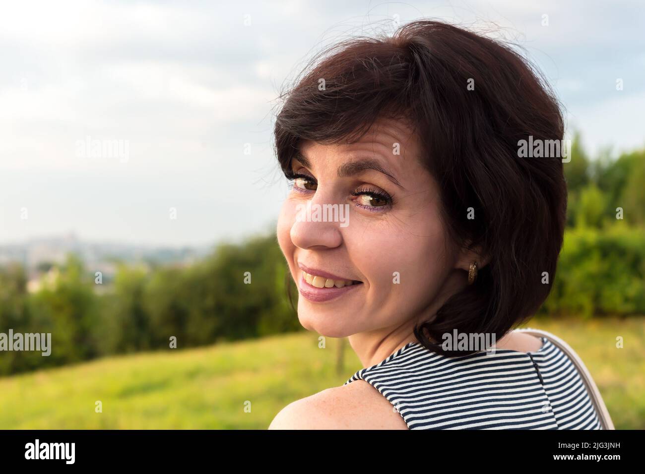 40 44 ans close up visage femme Banque de photographies et d’images à ...