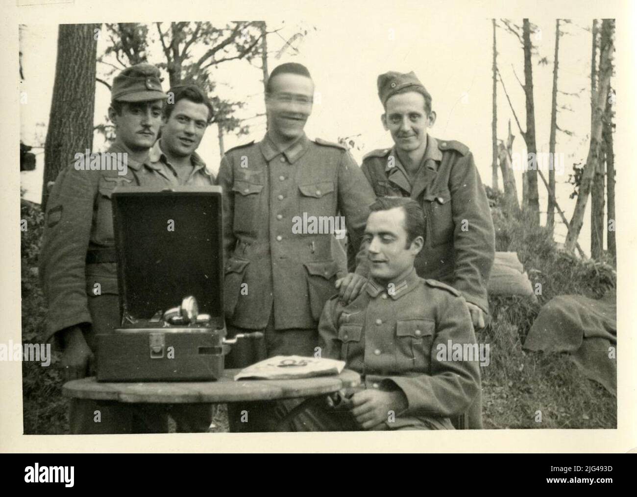 Les soldats Alfonso Pita Permuy, Jose Cruz Olmos et Juan Joardá Martin ...