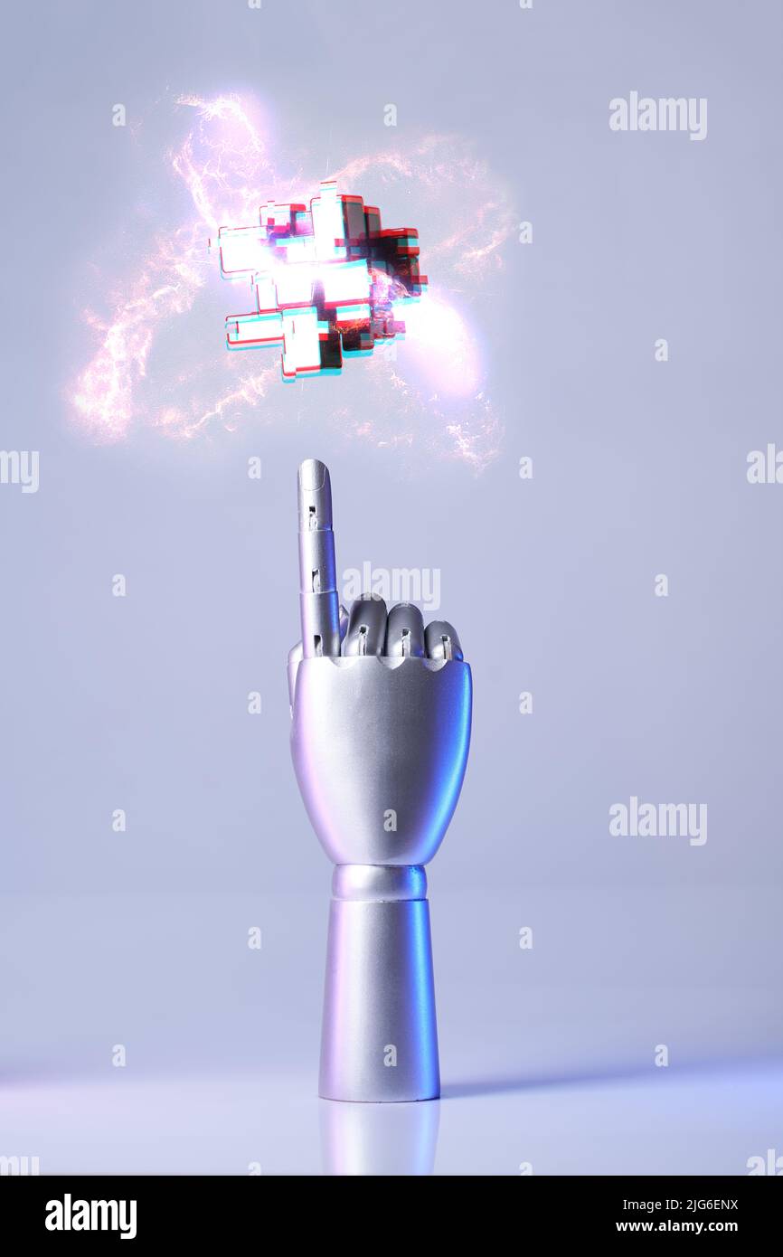 Le bras ou la main du robot mécanique interagit avec les technologies ...