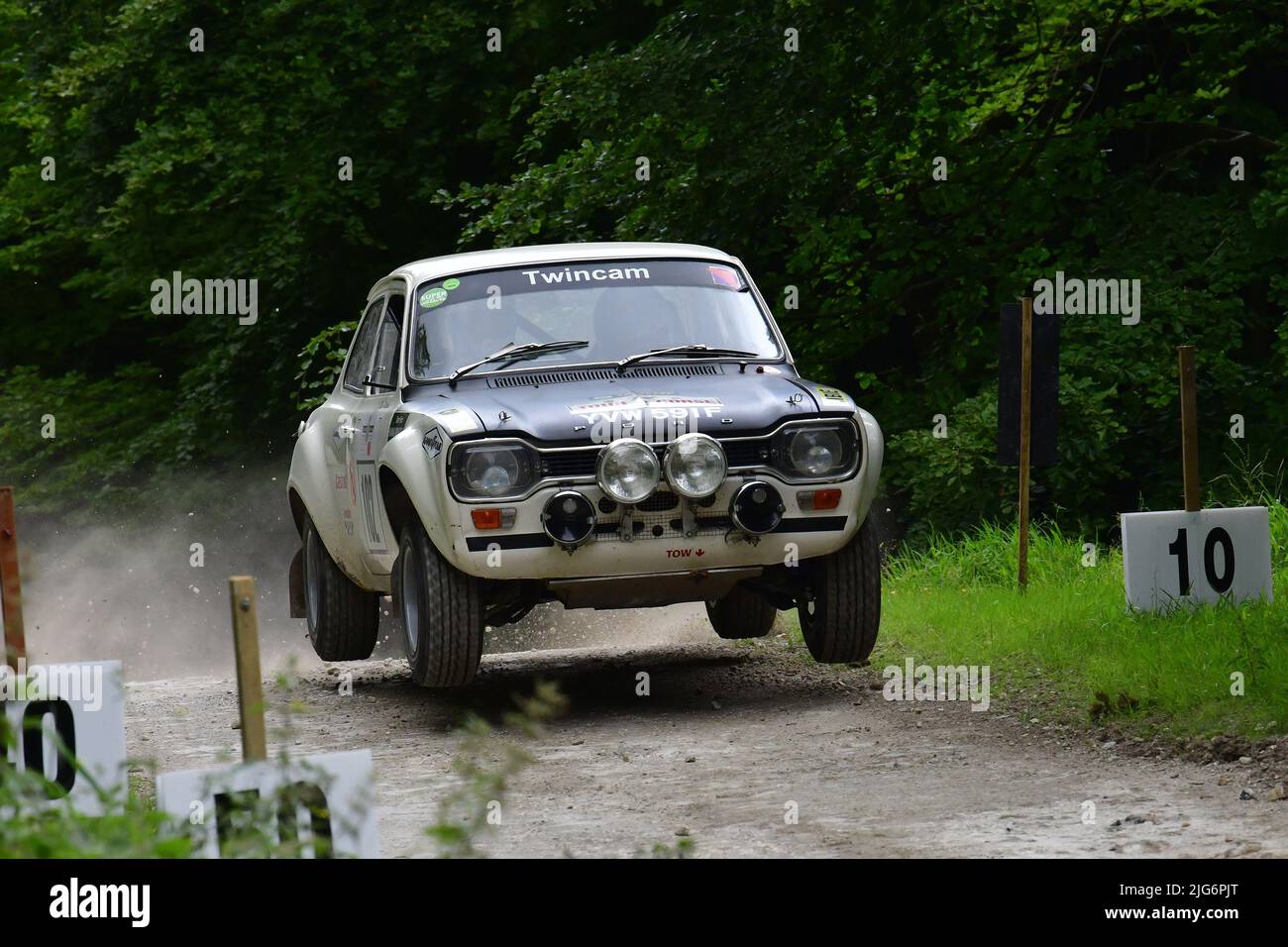 Joliment airbourne, David Watkins, Ford Escort RS1600, Forest Rally ...