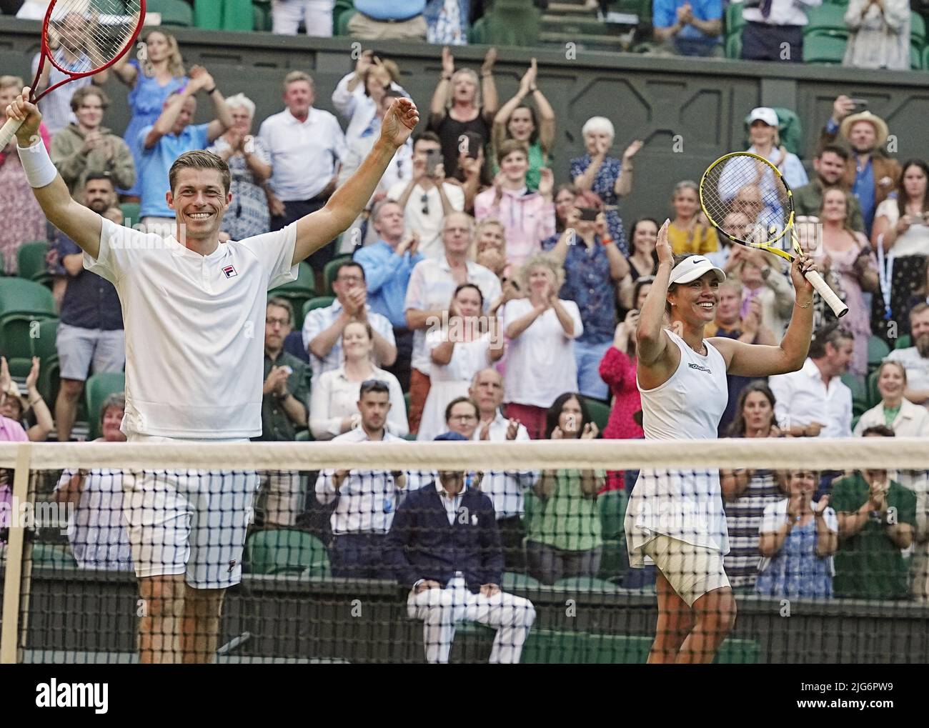 Wimbledon, Londres, 7 juillet 2022. Neal Skupski (L) et Desirae ...