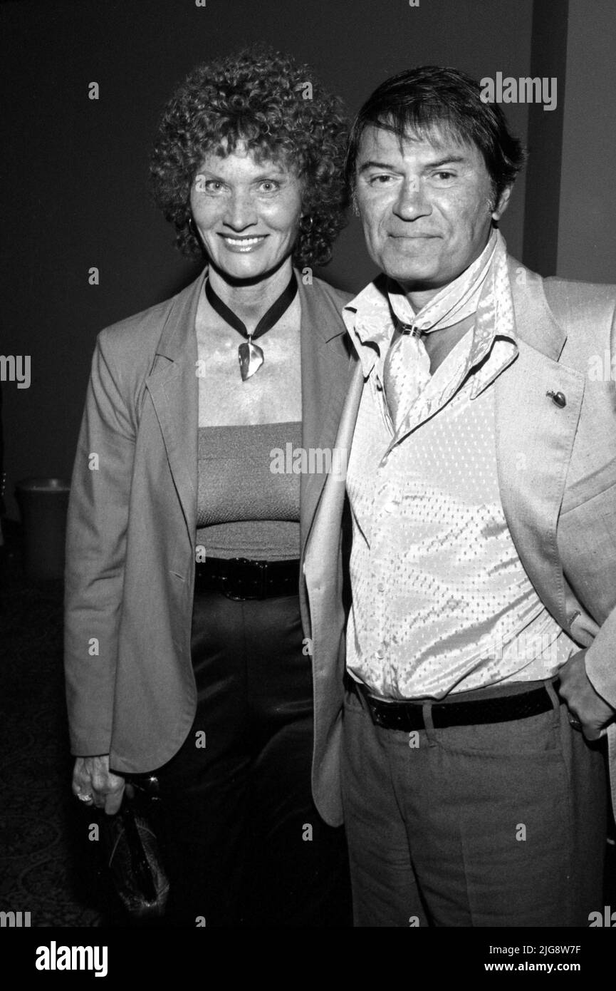 **PHOTO DE FICHIER** Larry Storch est décédé. Larry Storch et sa femme ...