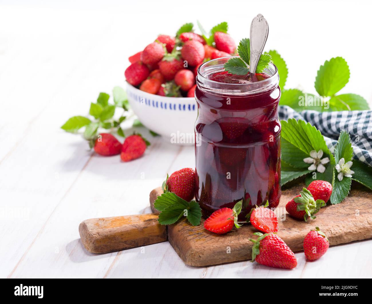 Pot de confiture sur une table en bois Banque de photographies et d ...