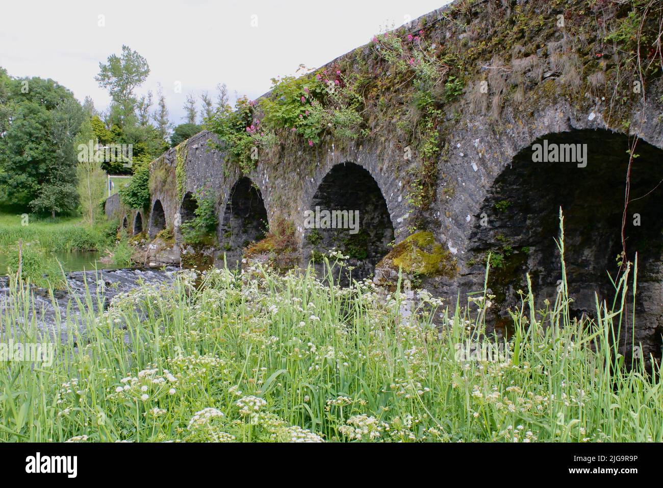 Vieux pont de pierre rustique Banque de photographies et d’images à ...