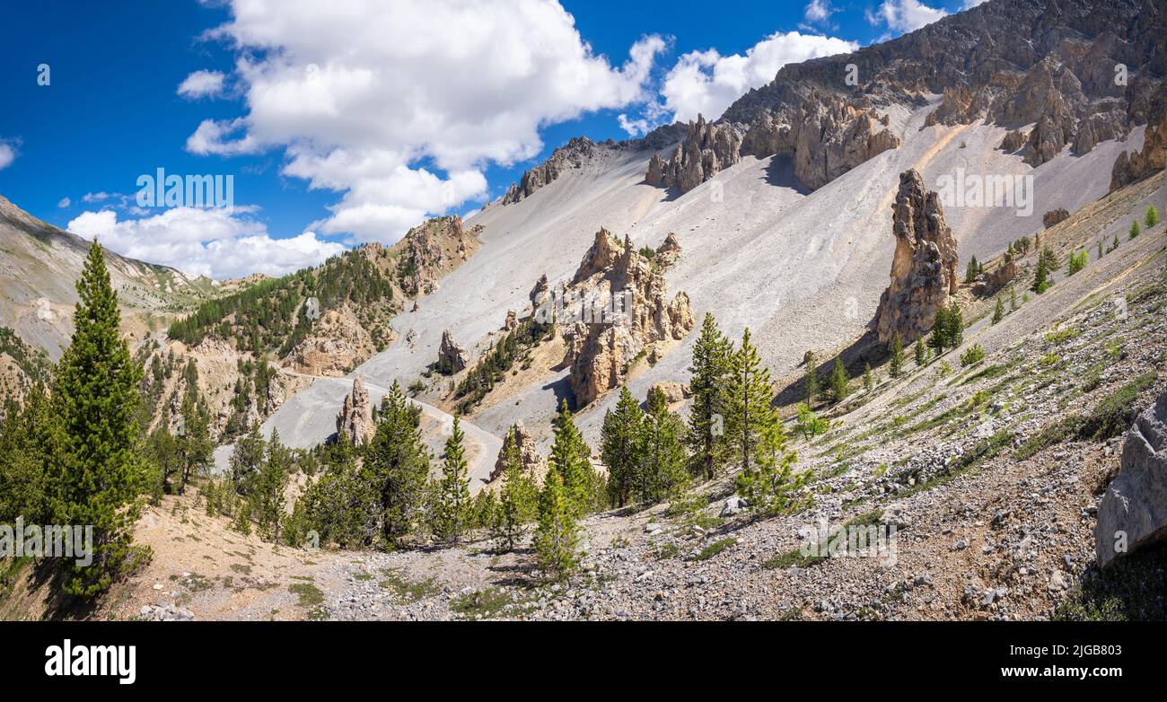 Parc naturel régional de Queyras. Formations rocheuses géologiques de la chasse Deserte sur la ...