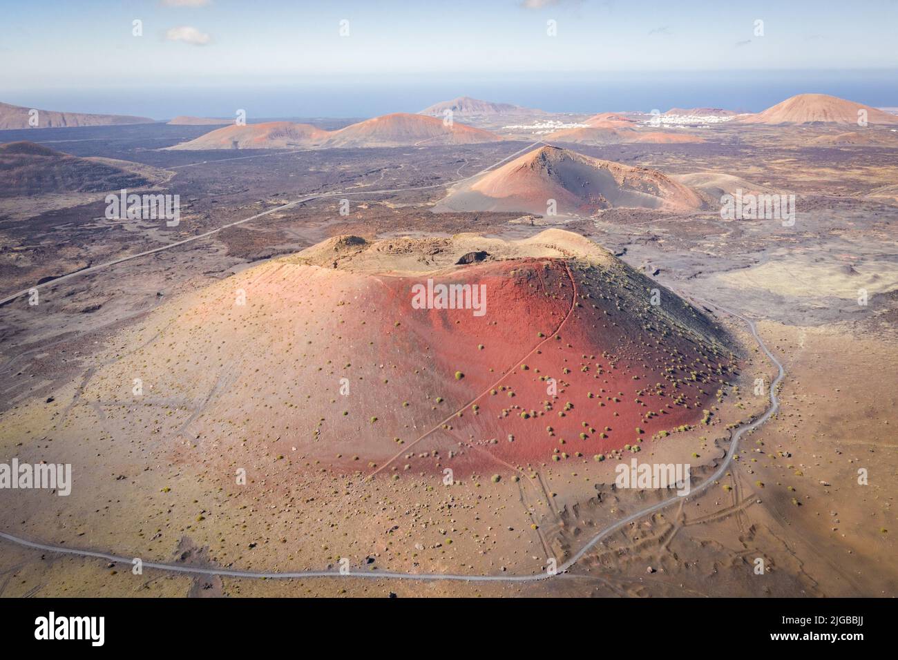 Volcan rouge Banque de photographies et d’images à haute résolution - Alamy