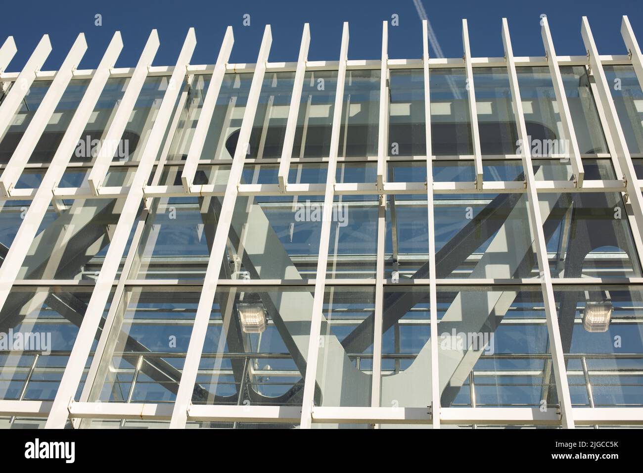 Le pont est constitué de poutres en acier. Détails de l'architecture du ...